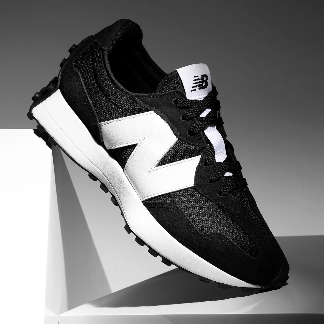 New Balane 327 - Noir et Blanc – Sap Acces